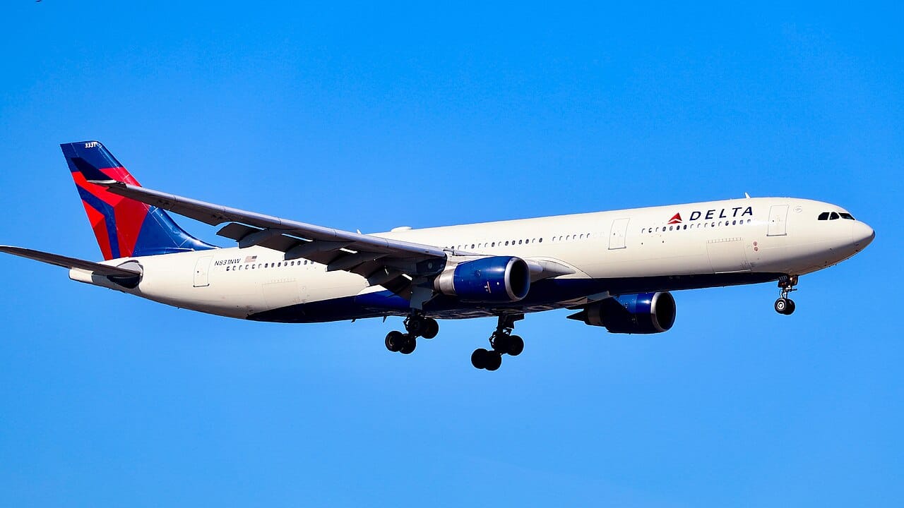 Delta A330 Engine Fire: Cabin Goes Dark, Pilots Save It | MiGFlug