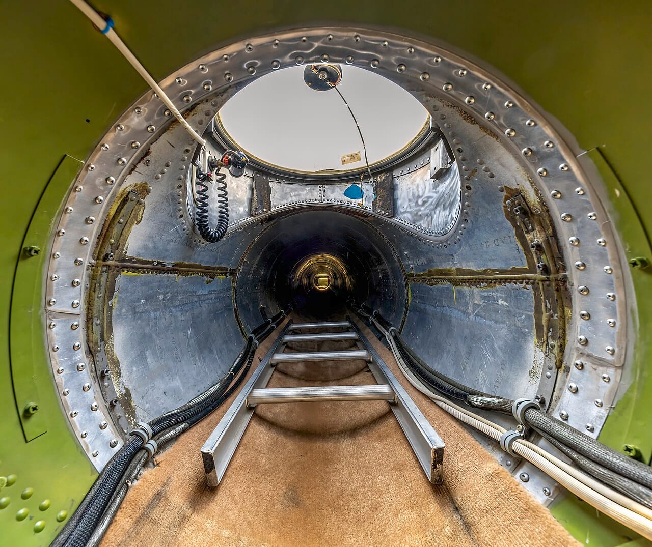 How Boeing Built the B-29's Pressurised Crawl Tunnel