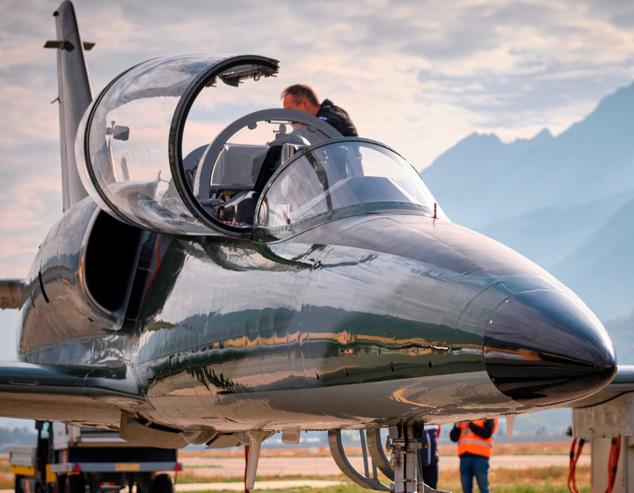 L-39 jet experience near Turin - Italian Alps | MiGFlug